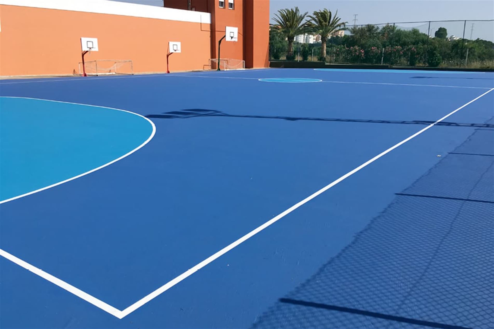 Mantenimiento de pistas deportivas y zonas de recreo en colegios: ¿qué ...